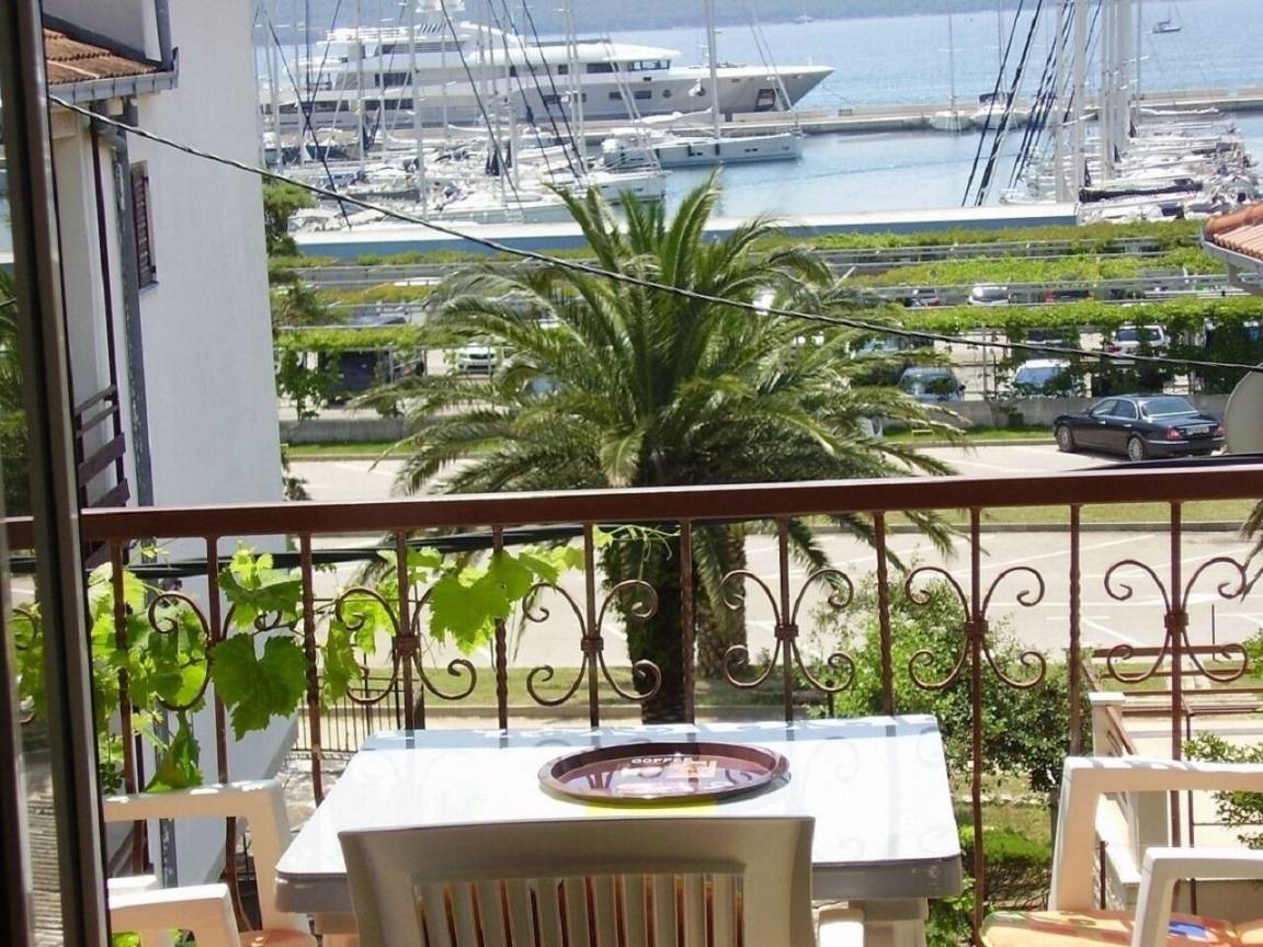 55 M² Ferienwohnung ∙ 1 Schlafzimmer ∙ 4 Gäste - Split