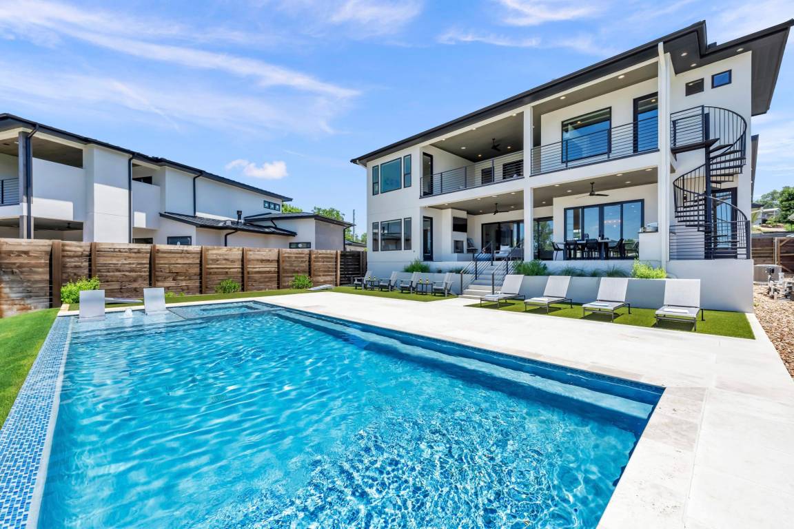 House ∙ 4 Bedrooms ∙ 12 Guests - Marble Falls, TX