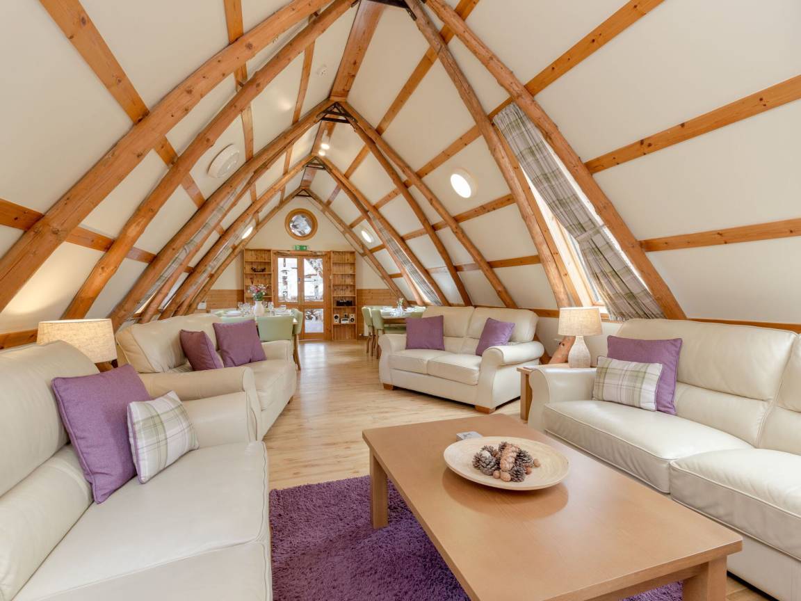Villa ∙ 7 Bedrooms ∙ 16 Guests - Loch Doon