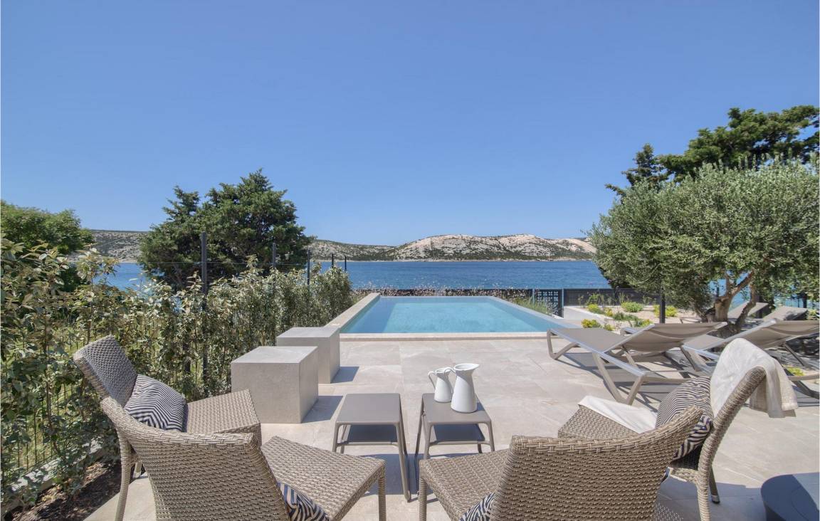 128 M² Ferienhaus ∙ 3 Schlafzimmer ∙ 6 Gäste - Novalja