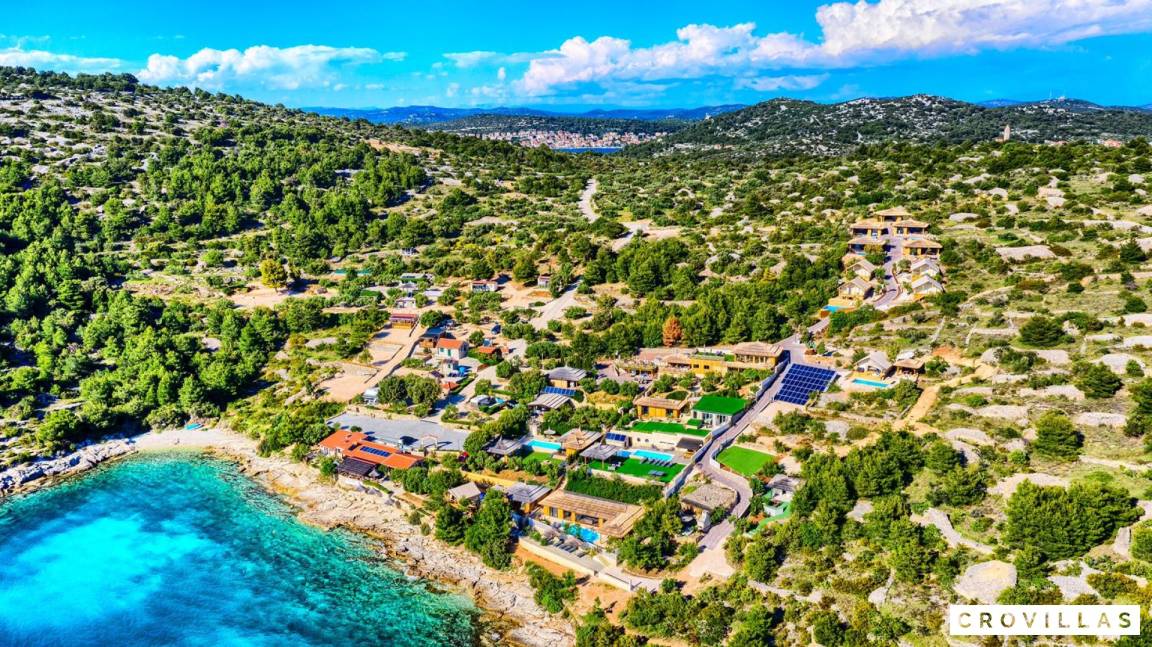 Villa ∙ 53 Bedrooms ∙ 107 Guests - Tisno