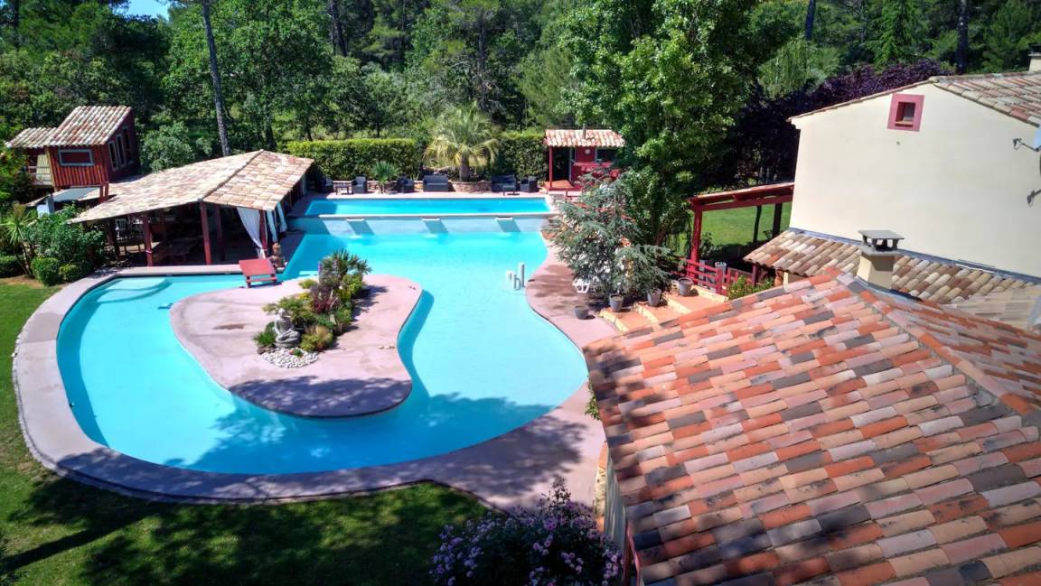 240 M² Villa ∙ 5 Bedrooms ∙ 12 Guests - Cotignac