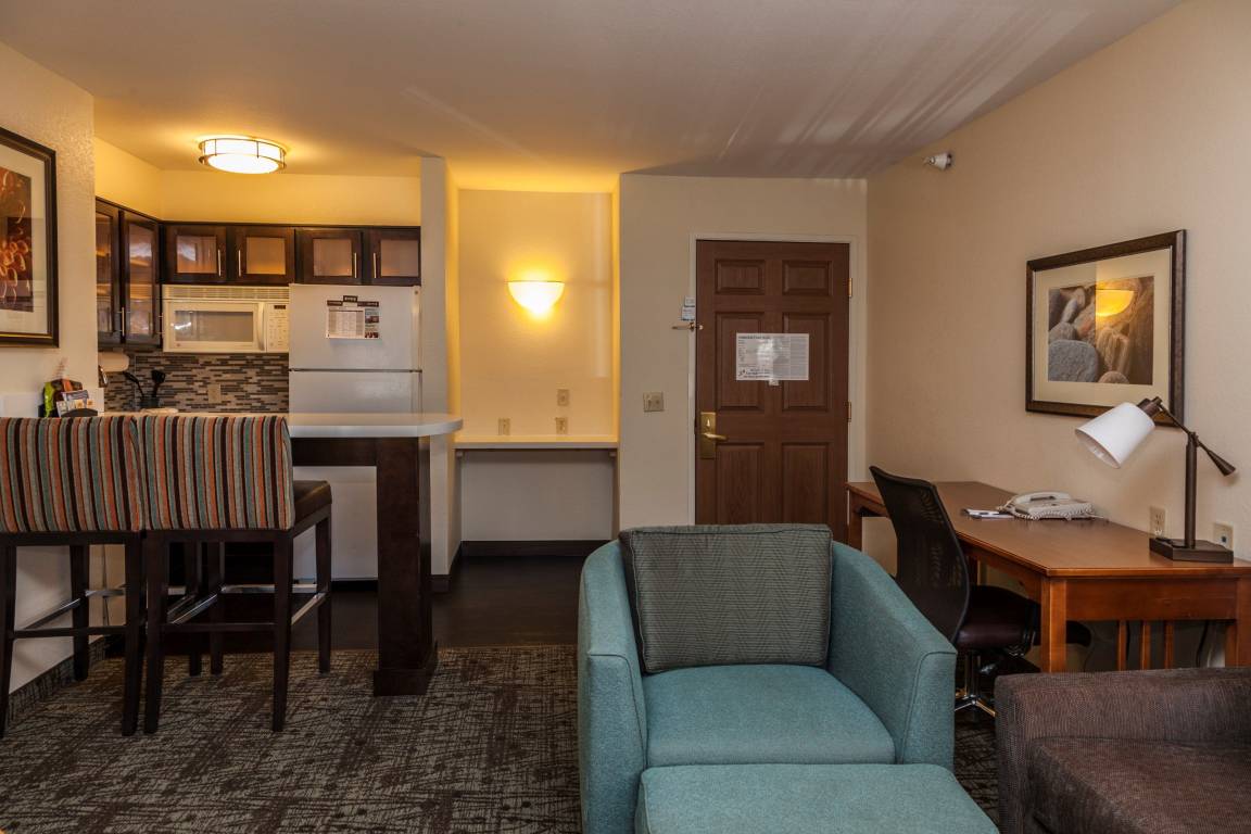 Condo ∙ 1 Bedroom ∙ 3 Guests - Colorado Springs, CO