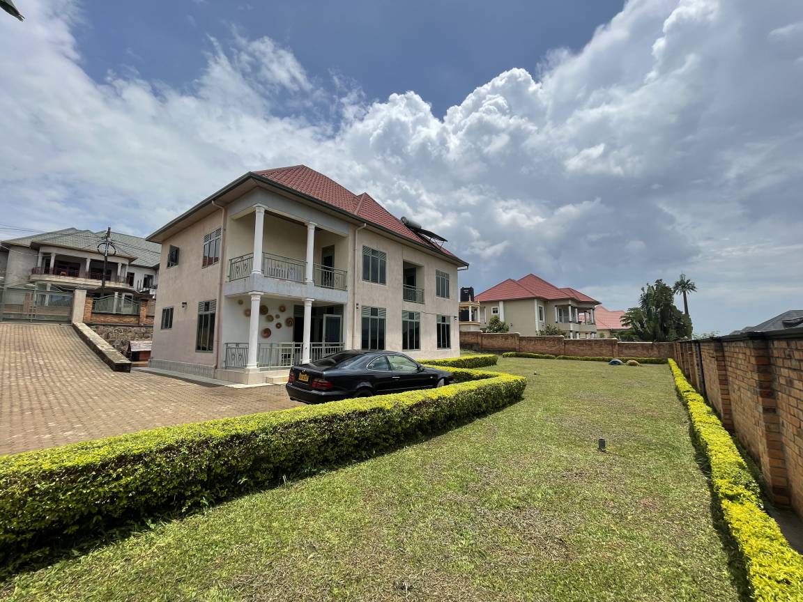 520 M² House ∙ 7 Bedrooms ∙ 14 Guests - Kigali