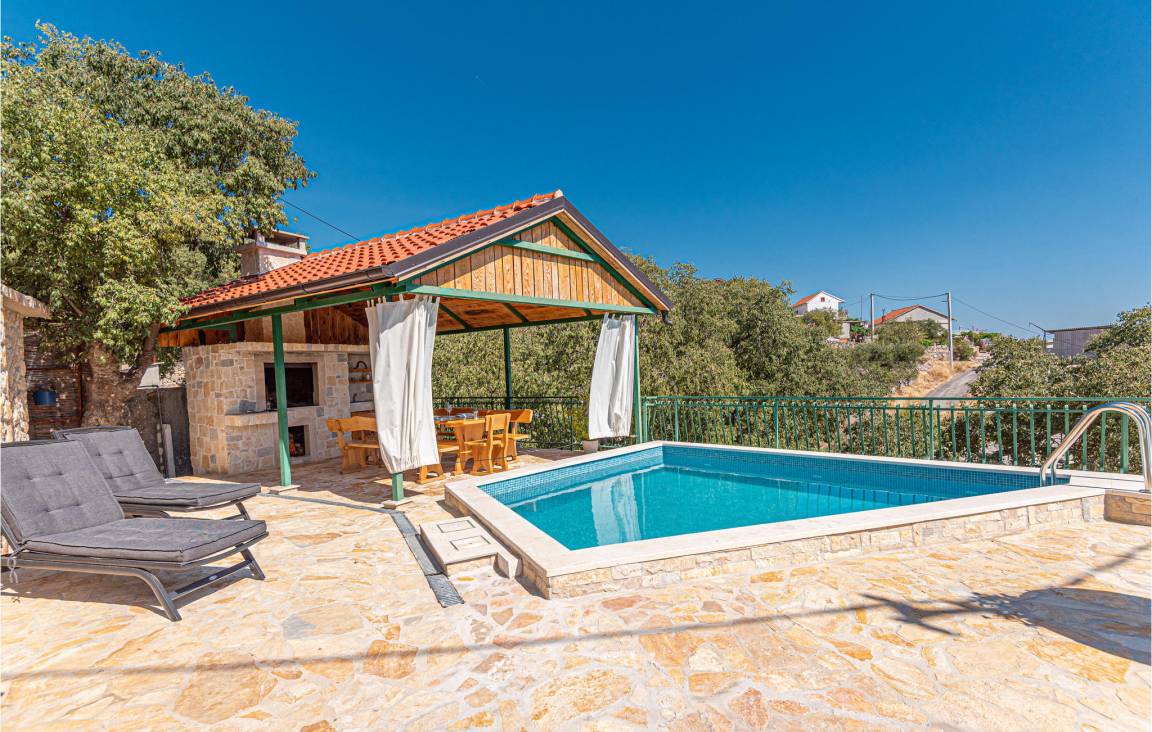 90 M² House ∙ 2 Bedrooms ∙ 4 Guests - Sevid