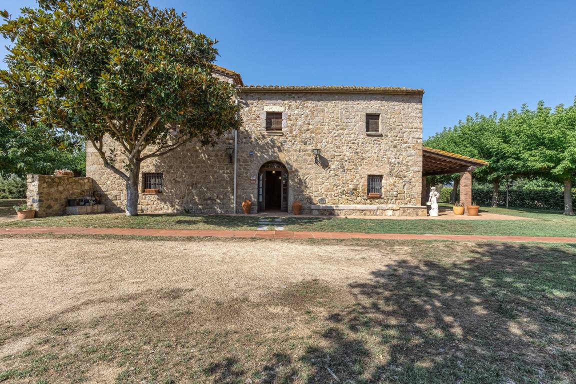 950 M² Huis ∙ 7 Slaapkamers ∙ 15 Gasten - Llagostera