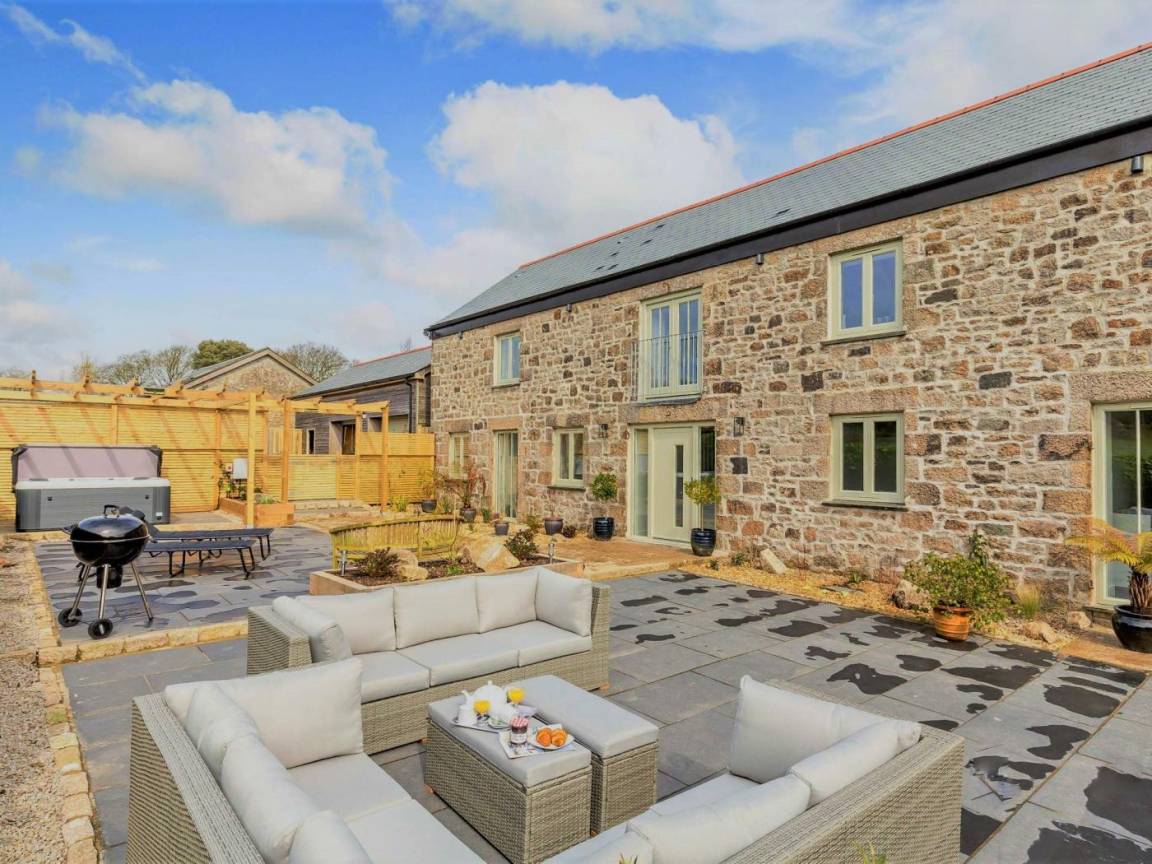 Cottage ∙ 4 Bedrooms ∙ 8 Guests - Troon