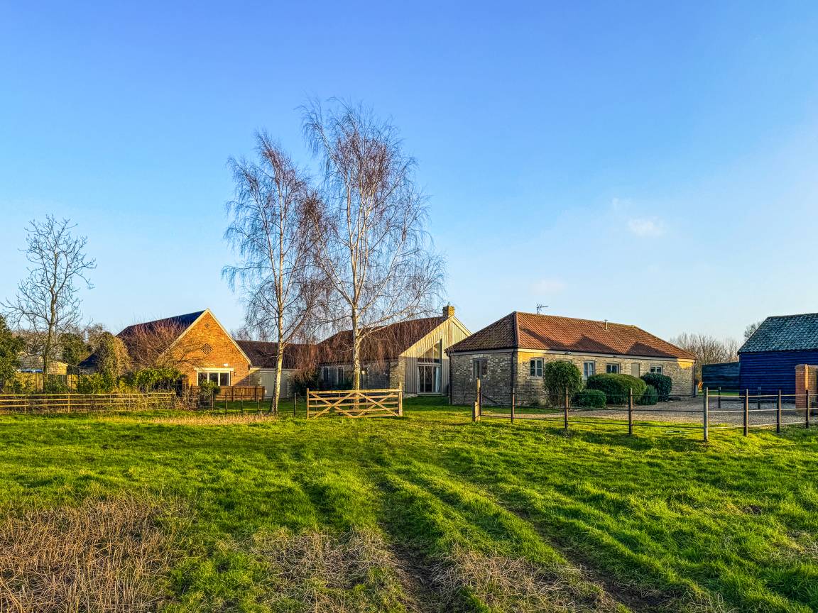 Cottage ∙ 2 Bedrooms ∙ 4 Guests - Beccles