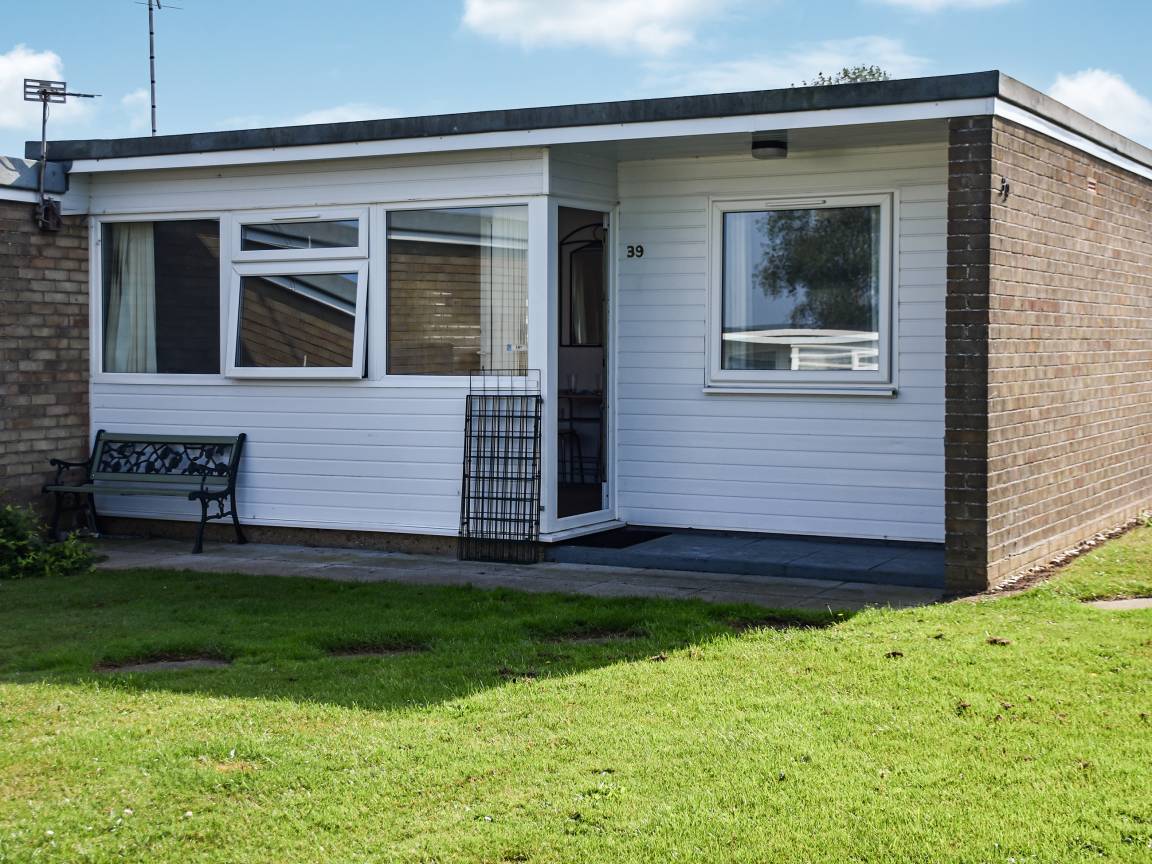 Cottage ∙ 2 Bedrooms ∙ 4 Guests - Winterton-on-Sea