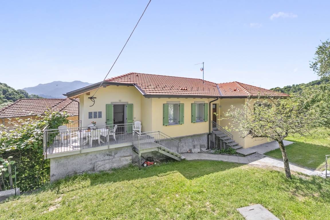 240 M² Villa ∙ 3 Bedrooms ∙ 14 Guests - Varese