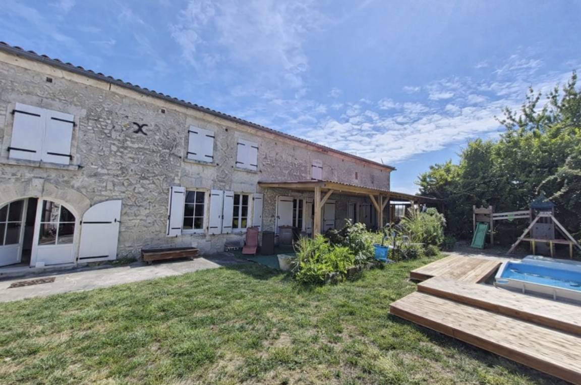 270 M² Huis ∙ 2 Slaapkamers ∙ 8 Gasten - Charente