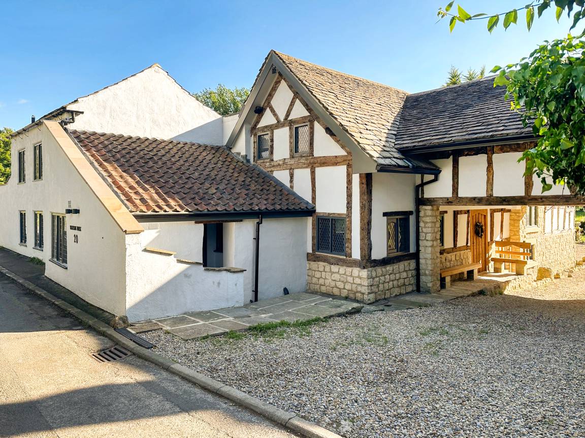 Cottage ∙ 4 Bedrooms ∙ 8 Guests - Wetherby