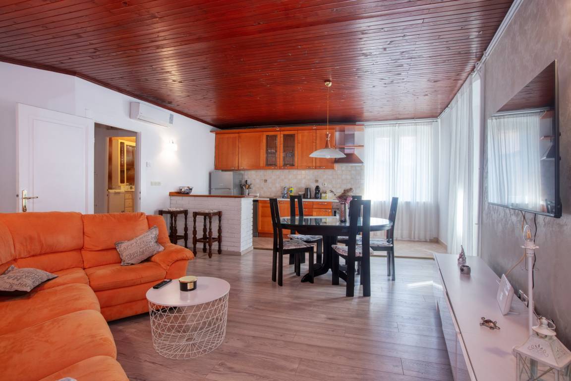 64 M² Apartamento ∙ 3 Habitaciones ∙ 5 Huéspedes - Šibenik