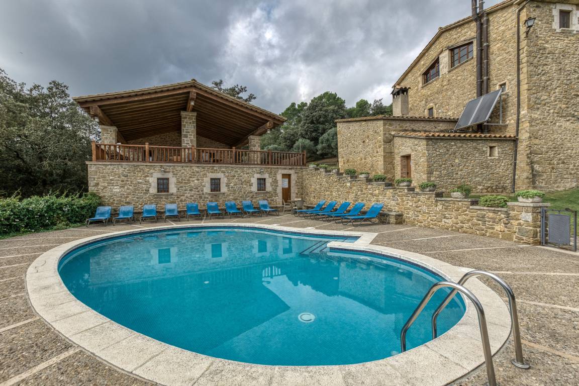 1050 M² House ∙ 17 Bedrooms ∙ 42 Guests - Banyoles