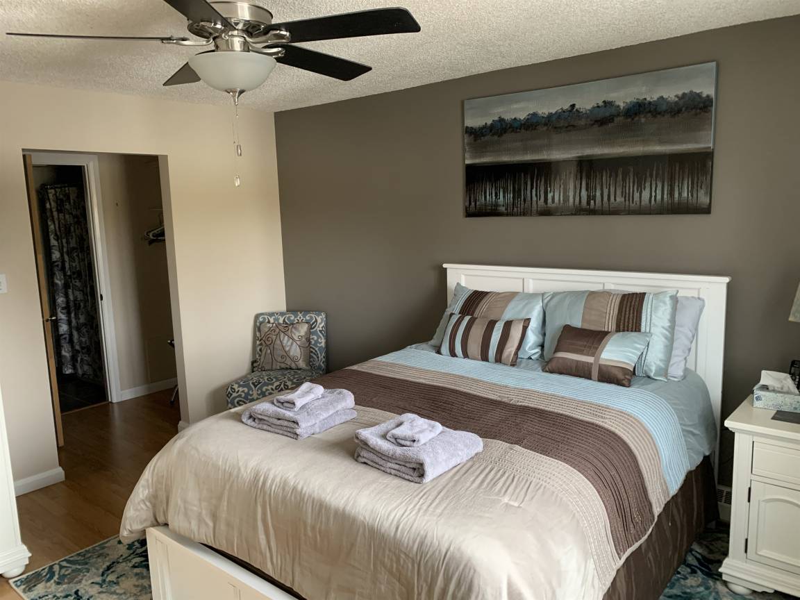 96 M² Condo ∙ 2 Bedrooms ∙ 4 Guests - Alberta