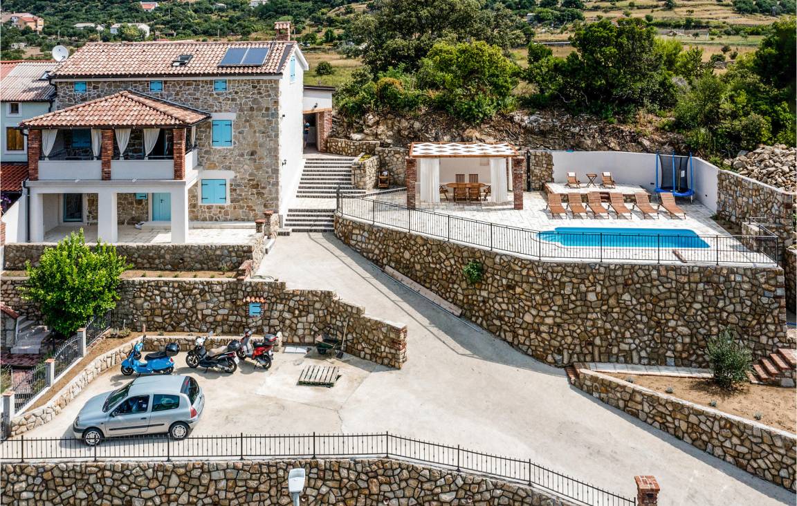 230 M² Maisonette ∙ 4 Bedrooms ∙ 8 Guests - Rab