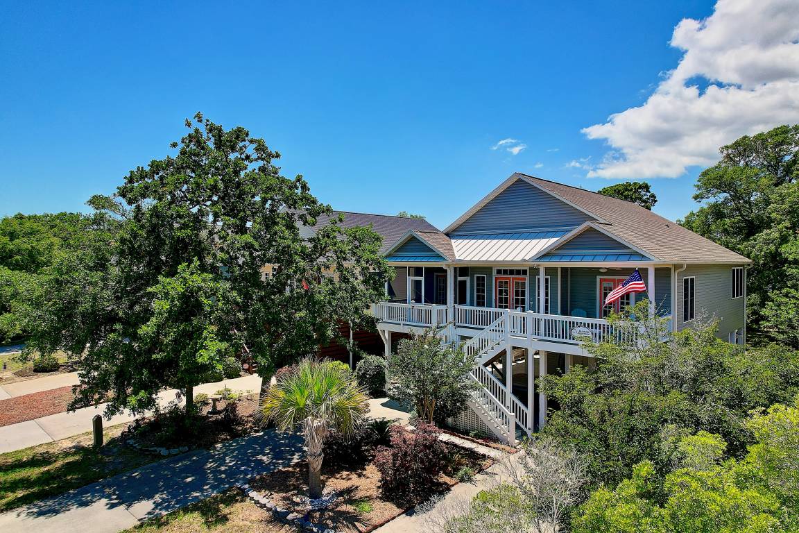 House ∙ 3 Bedrooms ∙ 10 Guests - Oak Island, NC