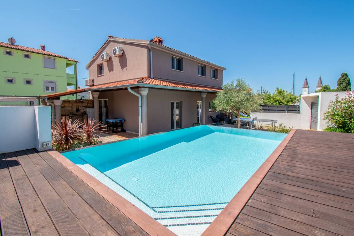 160 M² Villa ∙ 4 Schlafzimmer ∙ 10 Gäste - Premantura