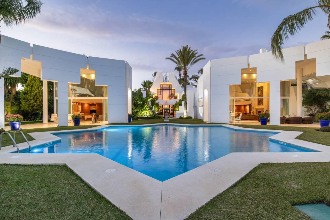 830 M² Villa ∙ 4 Bedrooms ∙ 8 Guests - Benahavís