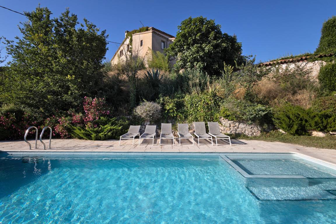 246 M² House ∙ 5 Bedrooms ∙ 15 Guests - Municipality of Manresa