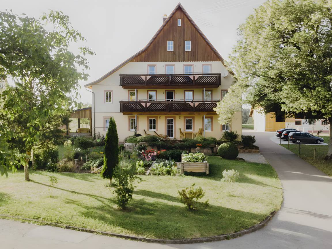 65 M² Ferienwohnung ∙ 1 Schlafzimmer ∙ 4 Gäste - Waldachtal