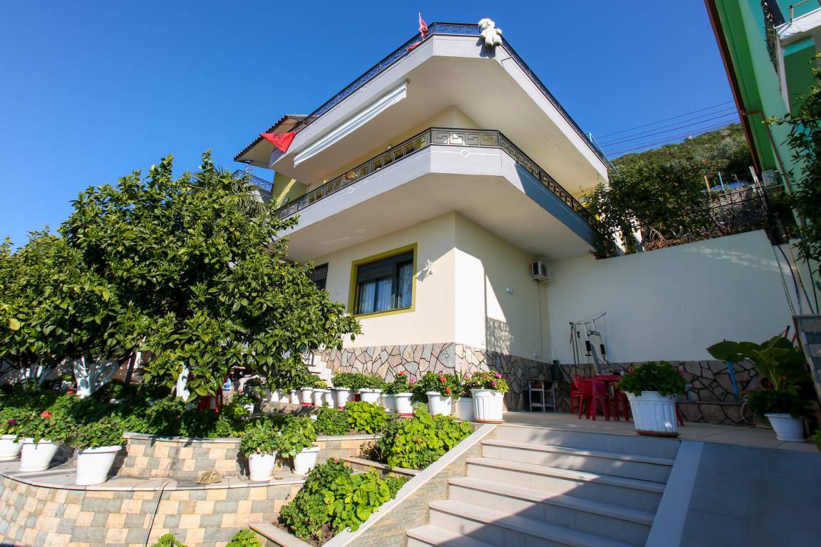 275 M² Villa ∙ 4 Bedrooms ∙ 11 Guests - Vlorë
