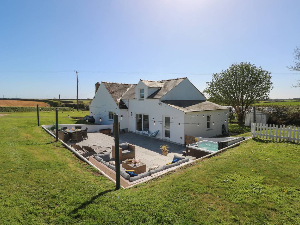 Mökki ∙ 5 Makuuhuonetta ∙ 10 Vierasta - Pembrokeshire