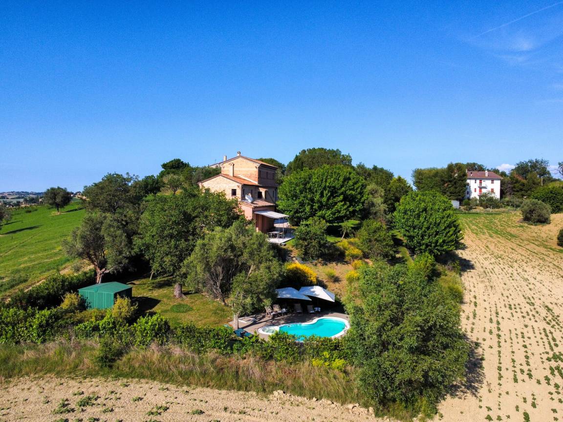 400 M² Villa ∙ 4 Slaapkamers ∙ 6 Gasten - Jesi