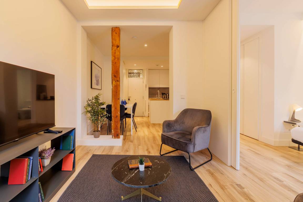 99 M² Apartment ∙ 2 Bedrooms ∙ 3 Guests - Madryt