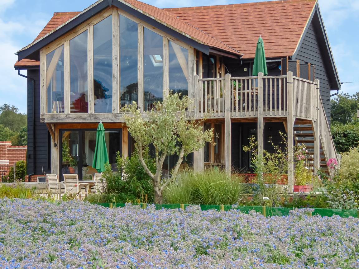 Cottage ∙ 2 Bedrooms ∙ 4 Guests - Colchester Zoo
