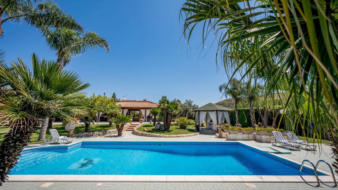200 M² Villa ∙ 4 Schlafzimmer ∙ 8 Gäste - Chiaramonte Gulfi