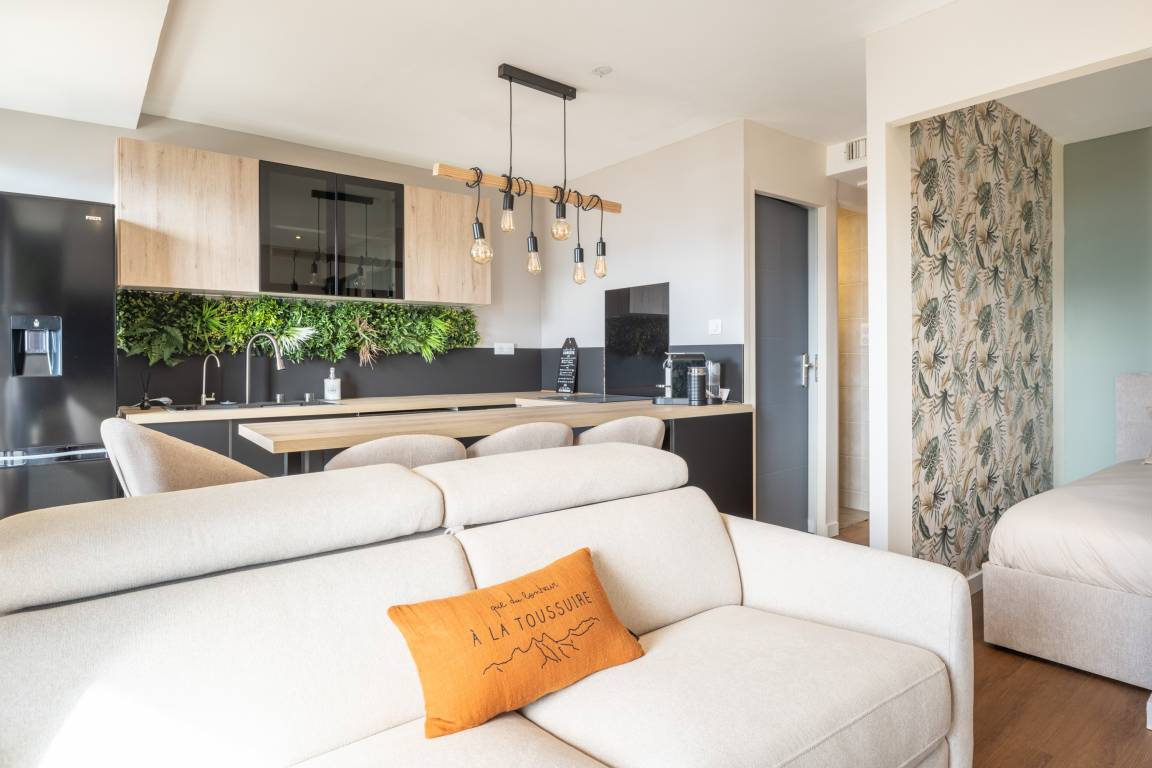 27 M² Huoneisto ∙ 1 Makuuhuone ∙ 4 Vierasta - Albiez-Montrond