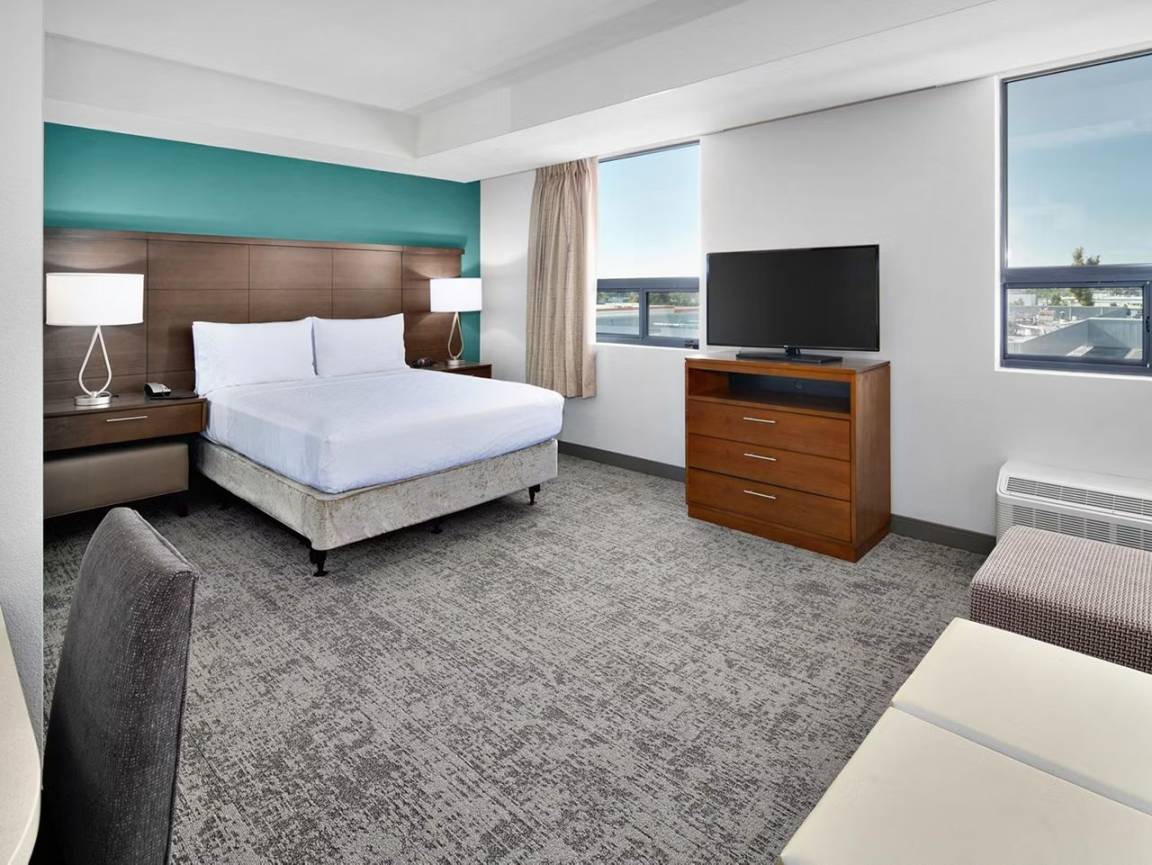 Hotel ∙ 1 Bedroom ∙ 4 Guests - Irvine, CA