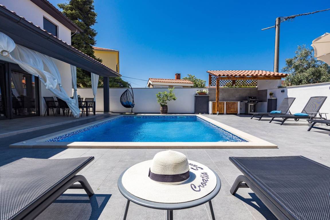 150 M² Villa ∙ 3 Bedrooms ∙ 8 Guests - Pula