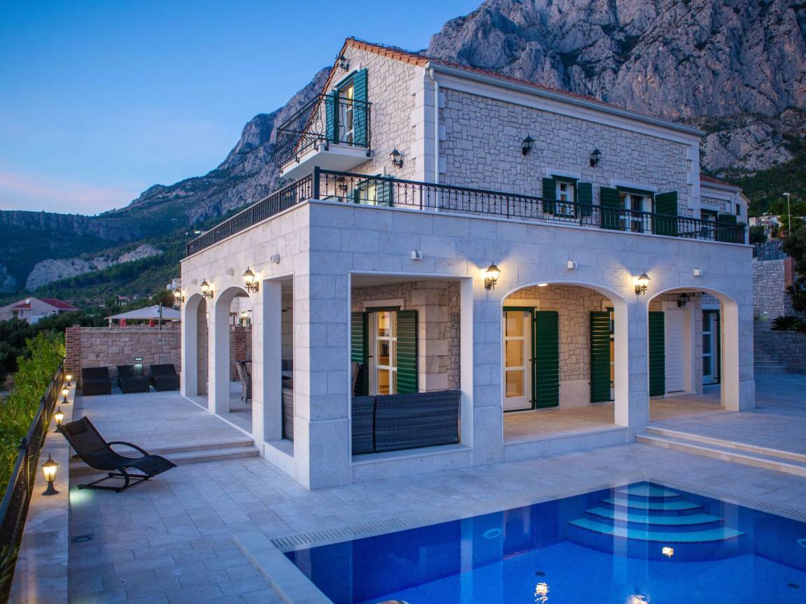 340 M² Ferienhaus ∙ 5 Schlafzimmer ∙ 10 Gäste - Makarska