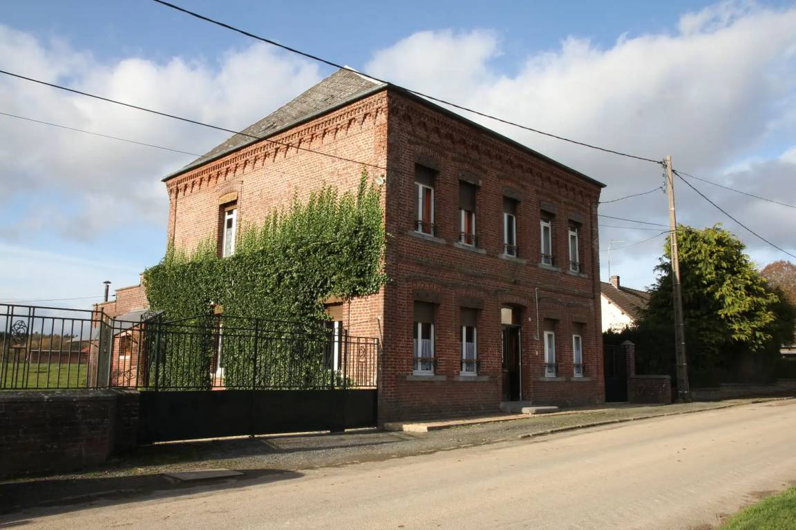 200 M² Huis ∙ 5 Slaapkamers ∙ 9 Gasten - Aisne