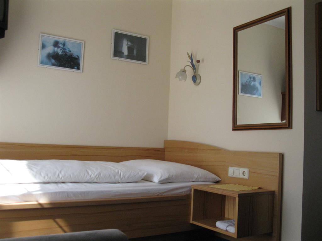 16 M² Hotel ∙ 1 Bedroom ∙ 1 Guest - Untertauern