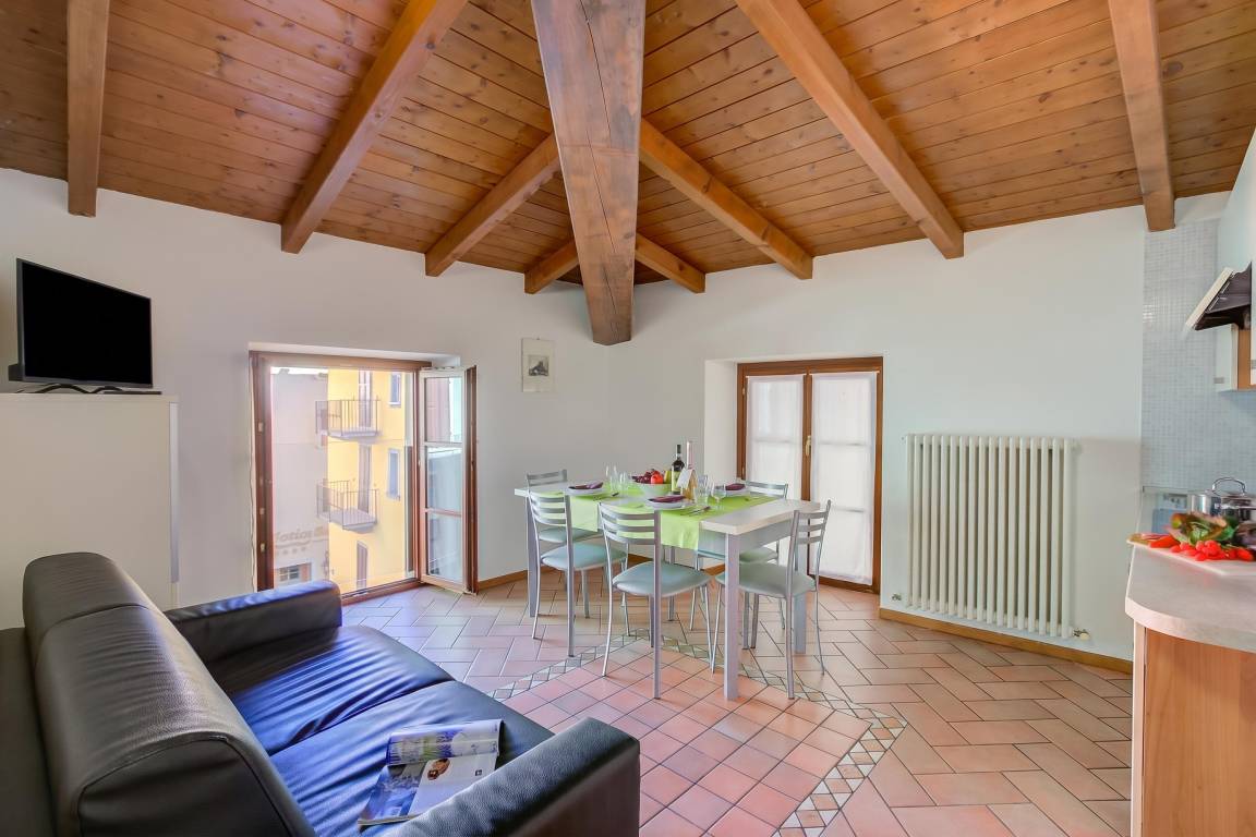 56 M² Apartment ∙ 2 Bedrooms ∙ 4 Guests - Riva del Garda