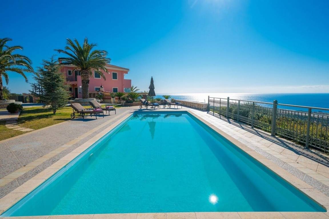 350 M² Villa ∙ 5 Bedrooms ∙ 10 Guests - Cephalonia