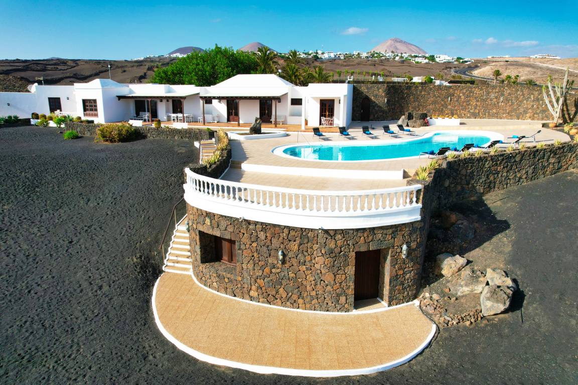 200 M² Villa ∙ 5 Bedrooms ∙ 10 Guests - Puerto del Carmen