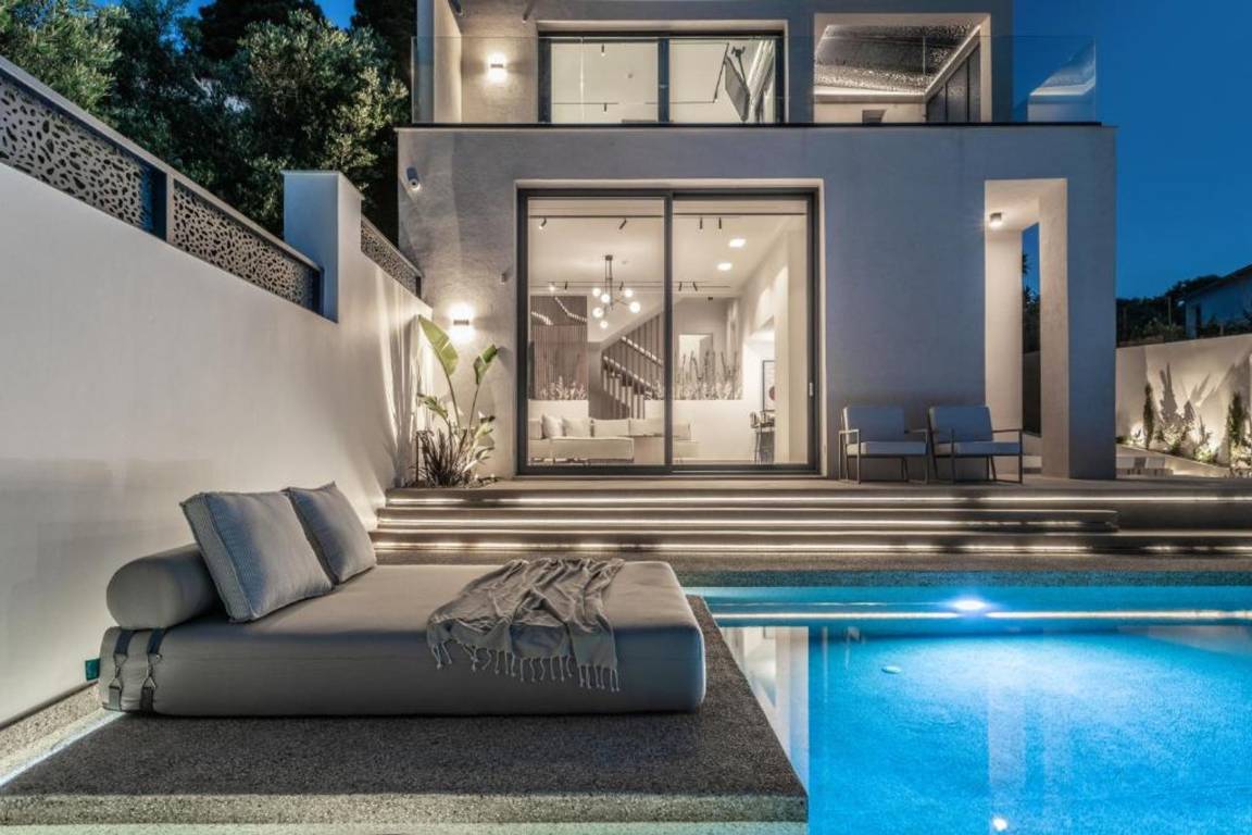 150 M² Villa ∙ 3 Bedrooms ∙ 8 Guests - Zakinthos