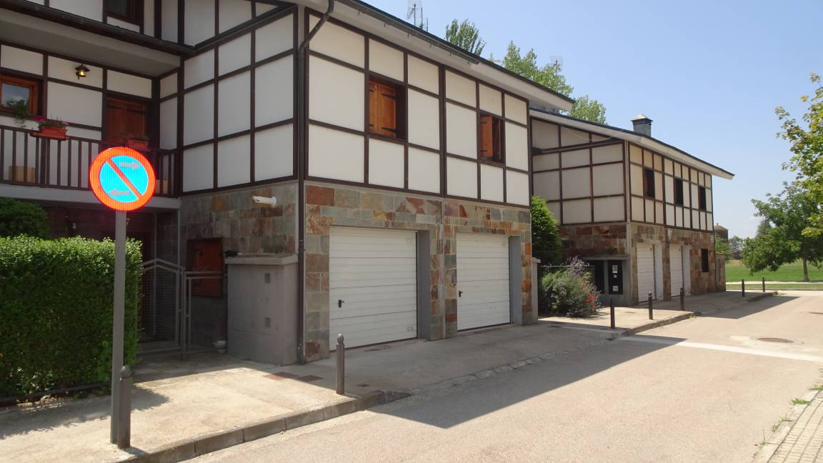 180 M² Chalet ∙ 4 Bedrooms ∙ 8 Guests - Jaca