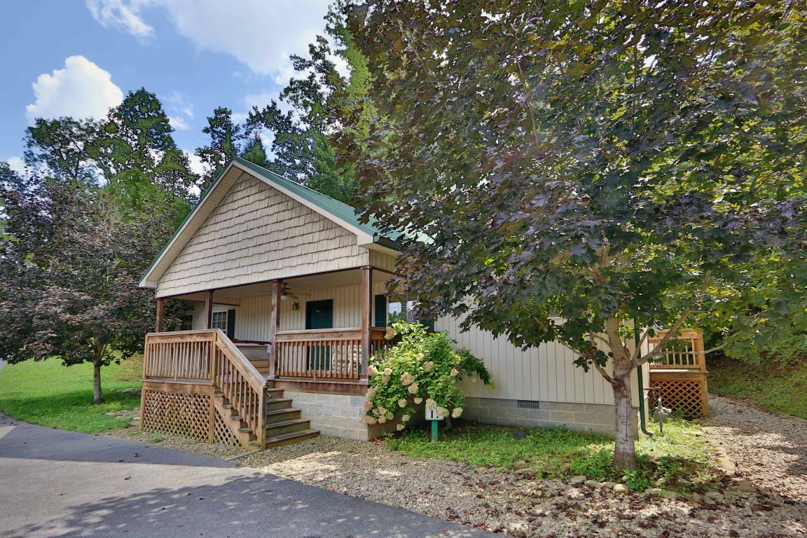 251 M² Cabin ∙ 3 Bedrooms ∙ 18 Guests - Pigeon Forge, TN