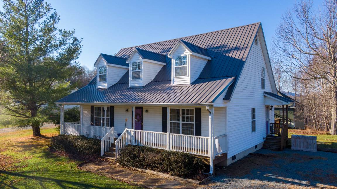House ∙ 3 Bedrooms ∙ 8 Guests - Price Lake, NC