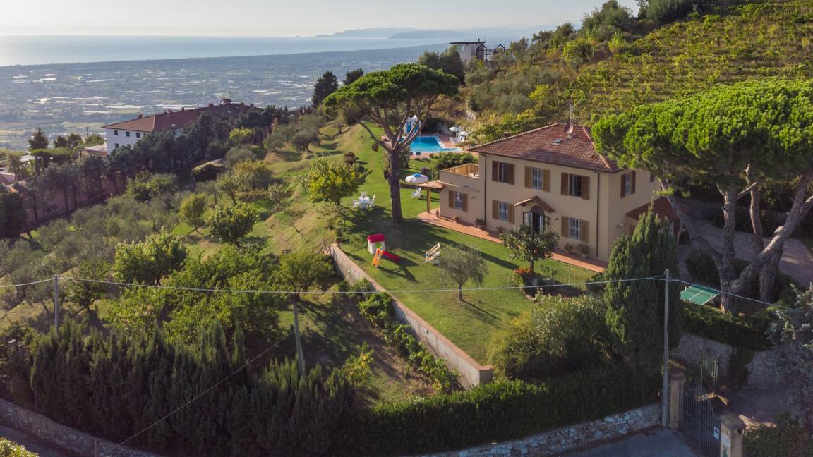 300 M² Villa ∙ 4 Bedrooms ∙ 8 Guests - Pietrasanta