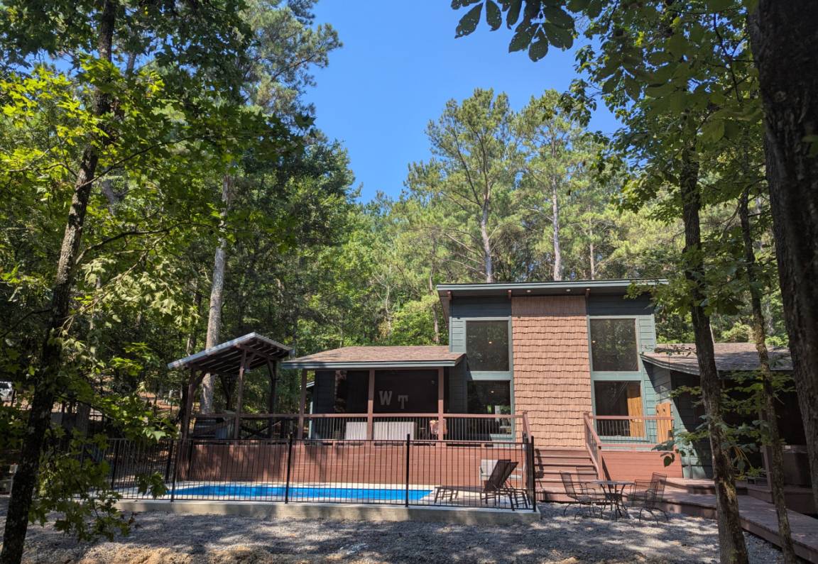 46 M² Cabin ∙ 5 Bedrooms ∙ 16 Guests - Broken Bow, OK