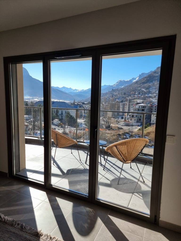 83 M² Apartment ∙ 3 Bedrooms ∙ 6 Guests - Briançon