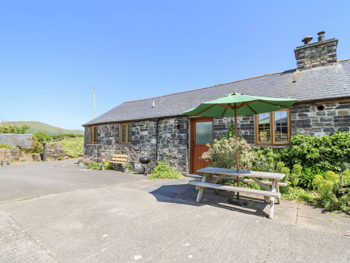 Cottage ∙ 2 Bedrooms ∙ 5 Guests - Tywyn