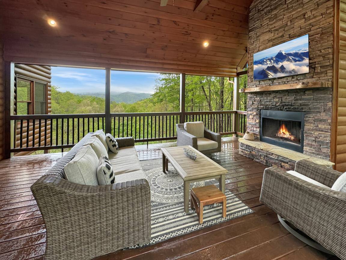 Cabin ∙ 3 Bedrooms ∙ 9 Guests - Blue Ridge, GA