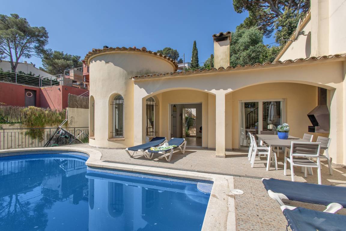 150 M² House ∙ 4 Bedrooms ∙ 8 Guests - Sa Riera